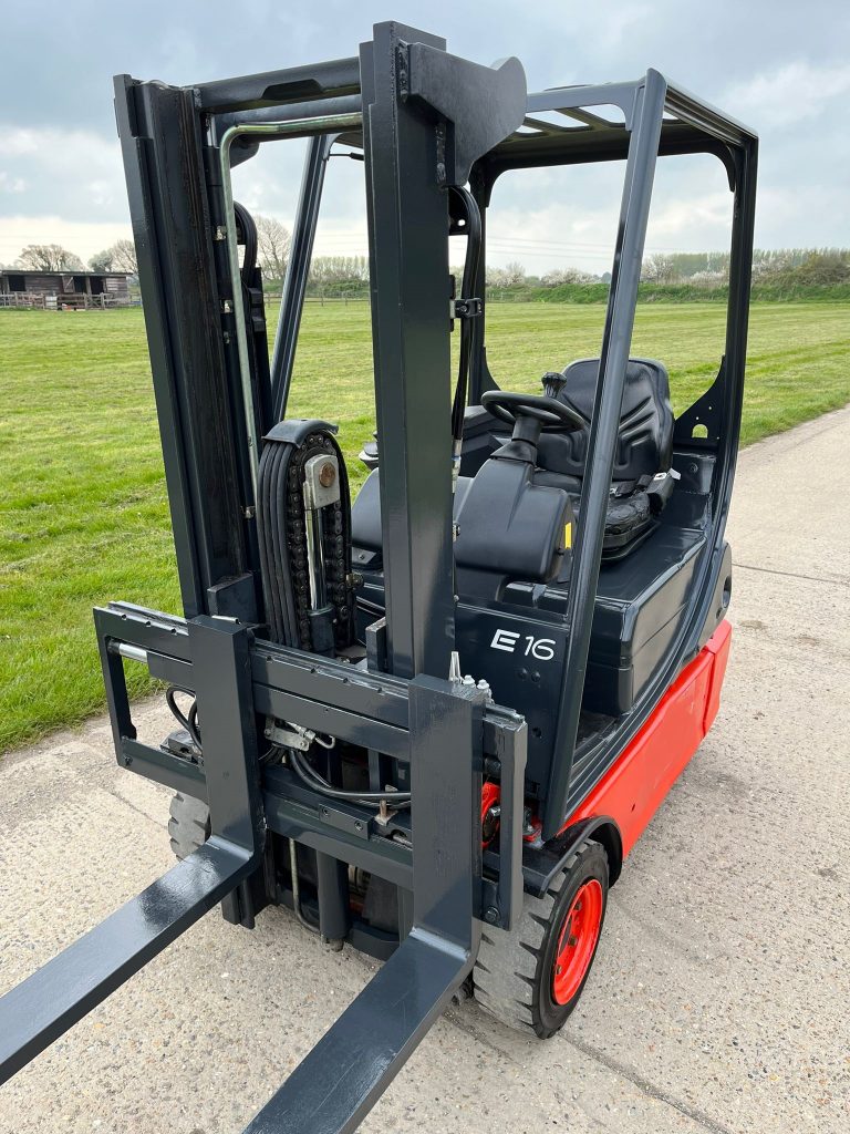 Linde E16C-02 Tandem Rear Wheel Electric – Year 2005 – Diamond Forklifts